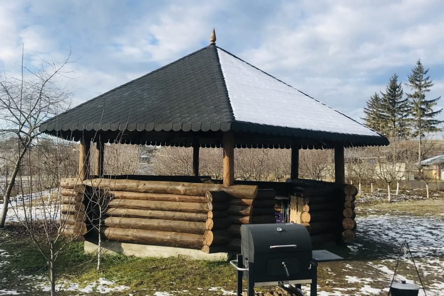 Etapele construcţiei unui foişor din lemn rotund - LOG HOME
