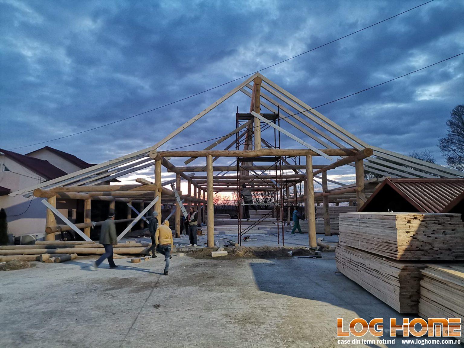 Terasă din lemn rotund - Popas La Cimpoeşu Mirceşti, IAŞI - LOG HOME